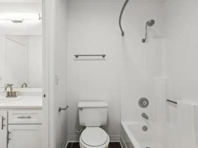 1 Br, 1 bath, Apartment 200 Clay Bank Rd
