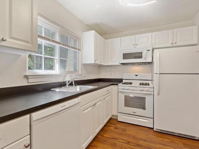 1 Br, 1 bath, Apartment 200 Delanco Rd