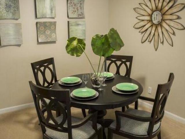 1 Br, 1 bath, Apartment 200 Hyde Park Ct