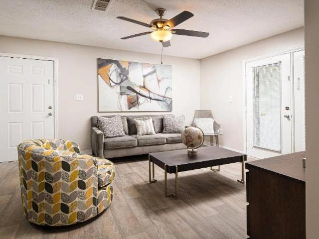 1 Br, 1 bath, Apartment 2010 Chadwick Dr