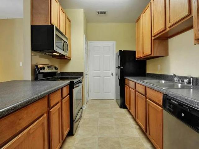 1 Br, 1 bath, Apartment 2012 W 2nd St