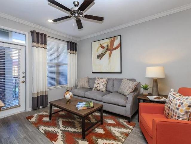1 Br, 1 bath, Apartment 2012 S 31st St