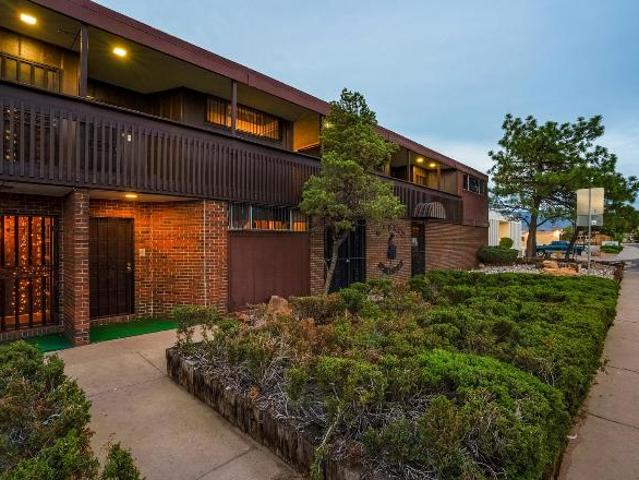 1 Br, 1 bath, Apartment 201 Manzano St NE