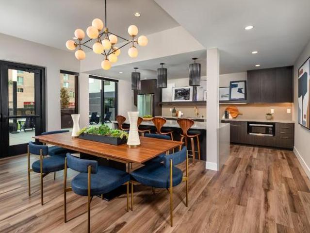 1 Br, 1 bath, Apartment 201 N La Brea Ave