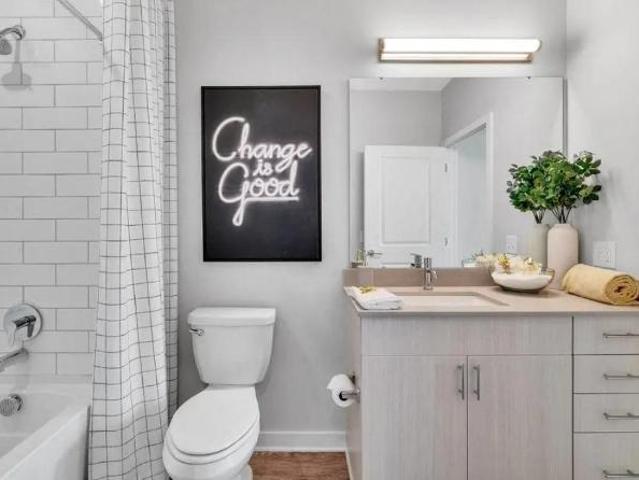 1 Br, 1 bath, Apartment 2020 W Morehead St