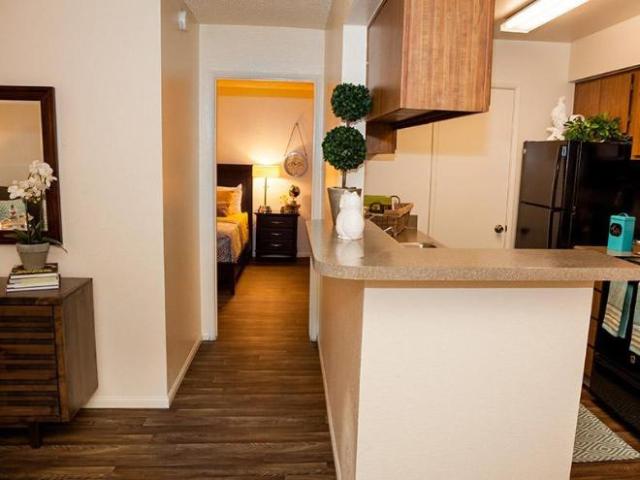 1 Br, 1 bath, Apartment 2020 E Broadway Rd