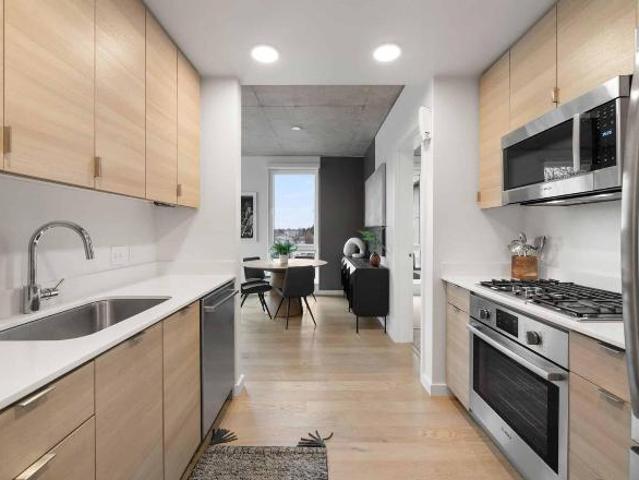 1 Br, 1 bath, Apartment 2020 NE Multnomah St