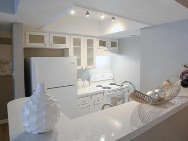 1 Br, 1 bath, Apartment 2021 E Pioneer Parkway