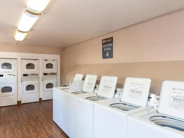 1 Br, 1 bath, Apartment 2025 W El Camino Ave