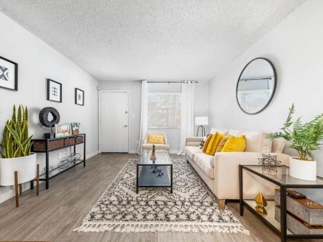 1 Br, 1 bath, Apartment 2025 W Indian School Rd