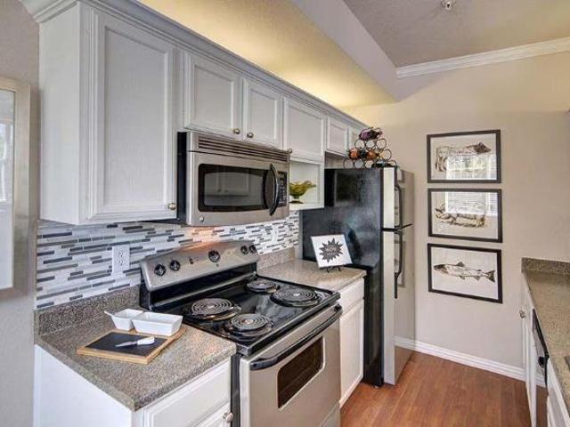 1 Br, 1 bath, Apartment 2025 Lakepointe Dr