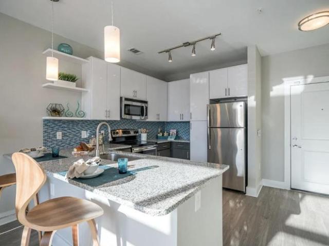1 Br, 1 bath, Apartment 202 N West St