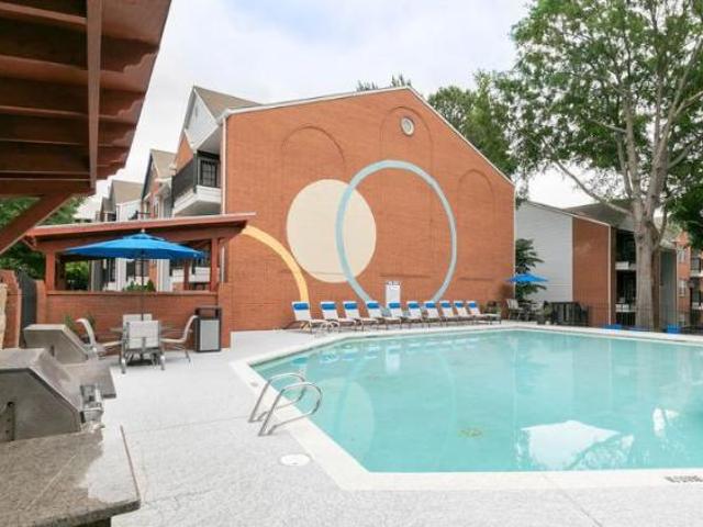 1 Br, 1 bath, Apartment 2035 NE Peachtree Rd