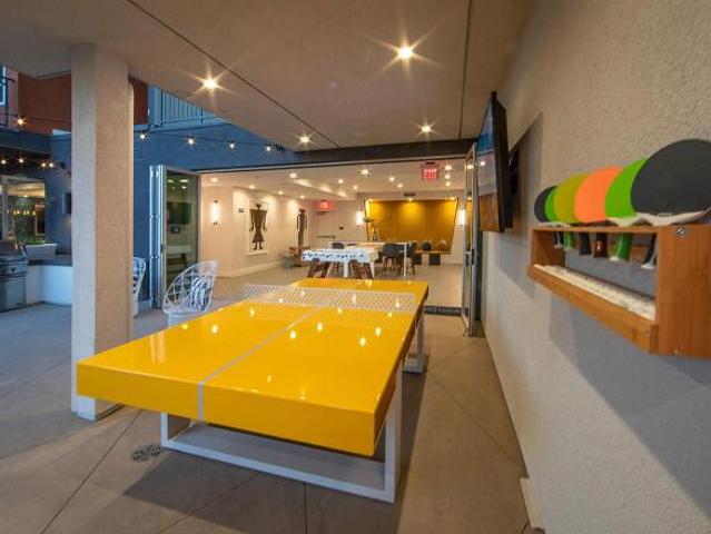 1 Br, 1 bath, Apartment 21425 Vanowen Street