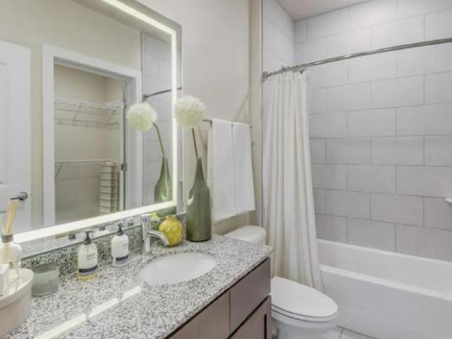 1 Br, 1 bath, Apartment 2142 Commonwealth Ave