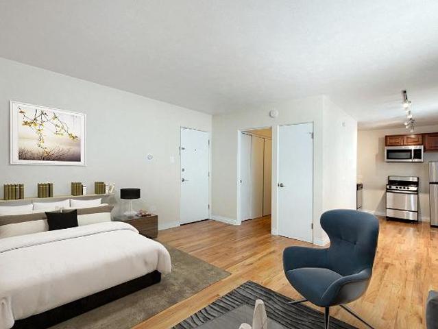 1 Br, 1 bath, Apartment 2156 South University Boulevard
