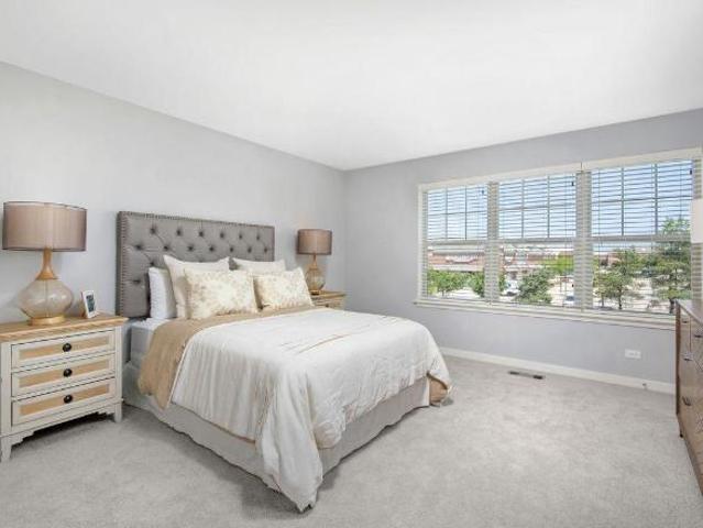 1 Br, 1 bath, Apartment 21599 W Field Ct