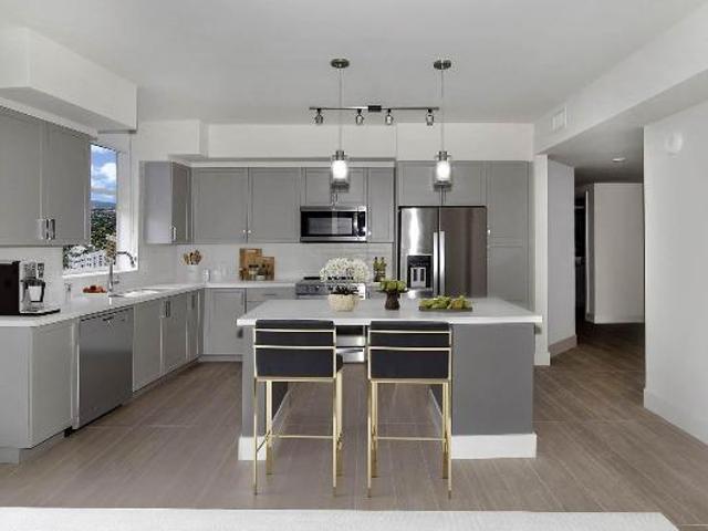 1 Br, 1 bath, Apartment 215 N New River Dr E