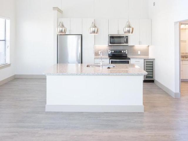 1 Br, 1 bath, Apartment 2103 Moser Ave