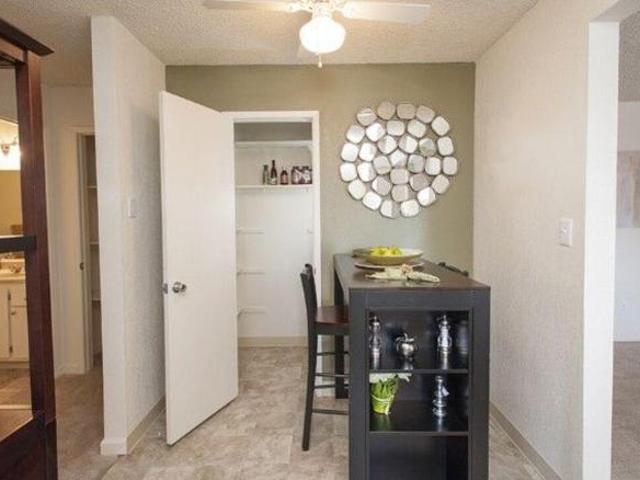 1 Br, 1 bath, Apartment 2100 Coffee Rd
