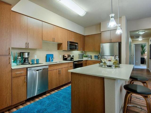 1 Br, 1 bath, Apartment 21021 N 56th St
