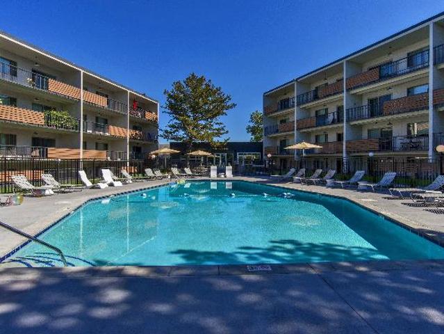1 Br, 1 bath, Apartment 2105 2155 Buchtel Boulevard South