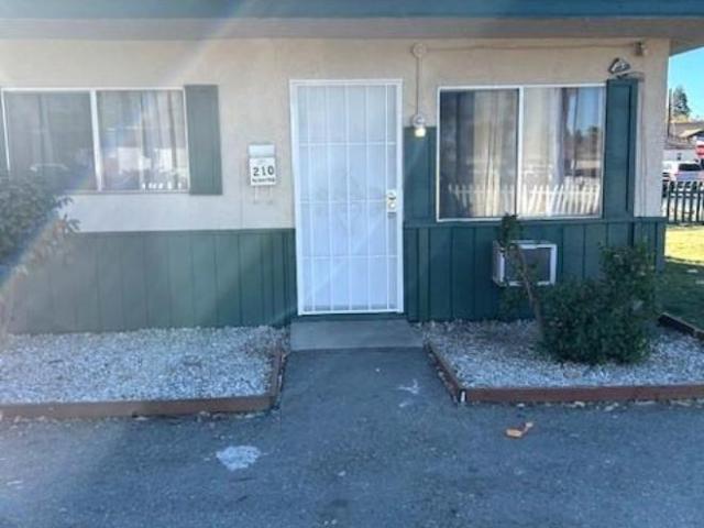 1 Br, 1 bath, Apartment 210 N Santa Fe St