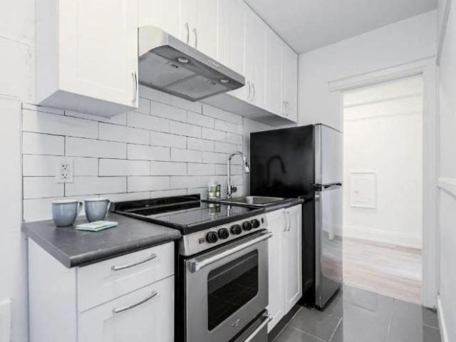 1 Br, 1 bath, Apartment 210 Wychwood Avenue