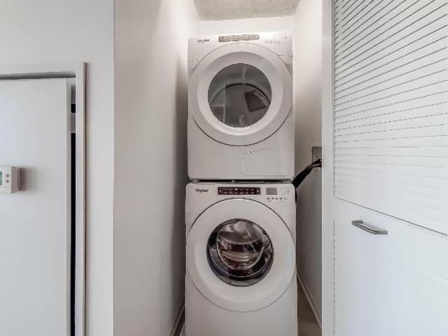 1 Br, 1 bath, Apartment 2111 S Wabash Ave