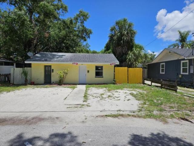 1 Br, 1 bath, Apartment 2117 11th St W