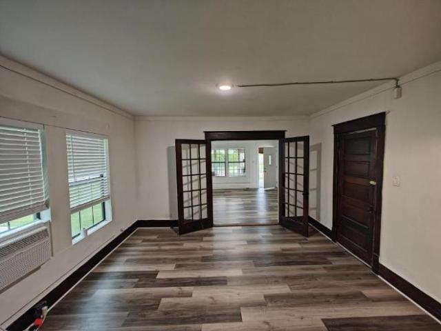 1 Br, 1 bath, Apartment 211 E Standifer St