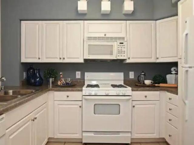 1 Br, 1 bath, Apartment 21200 Kittridge St