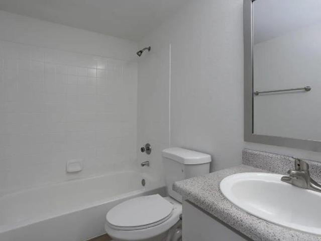 1 Br, 1 bath, Apartment 2120 N Silverbell Rd