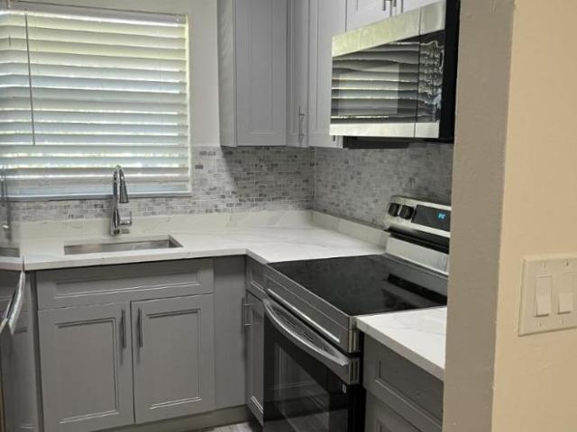 1 Br, 1 bath, Apartment 2134 Lincoln Street