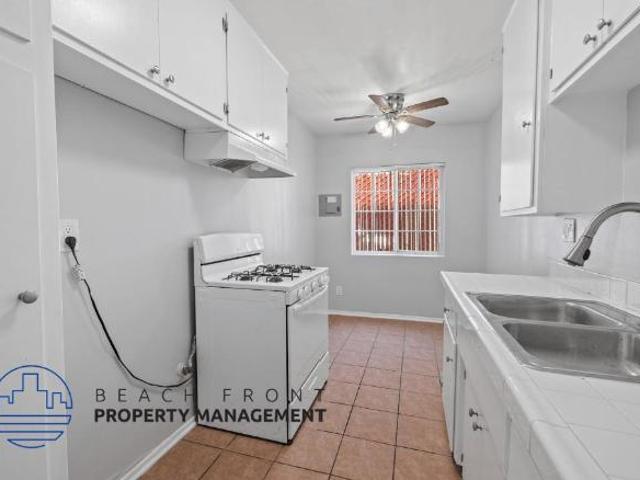 1 Br, 1 bath, Apartment 2135 Santa Fe Ave