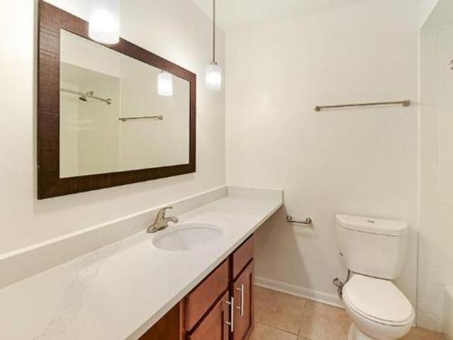 1 Br, 1 bath, Apartment 21 58th St