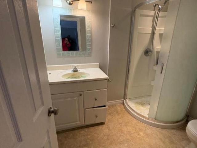 1 Br, 1 bath, Apartment 21 Stirling Avenue South