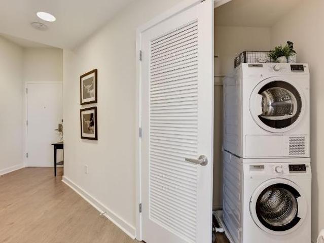 1 Br, 1 bath, Apartment 225 N Calvert St