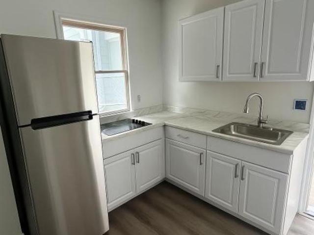 1 Br, 1 bath, Apartment 2203 Ave F Nw