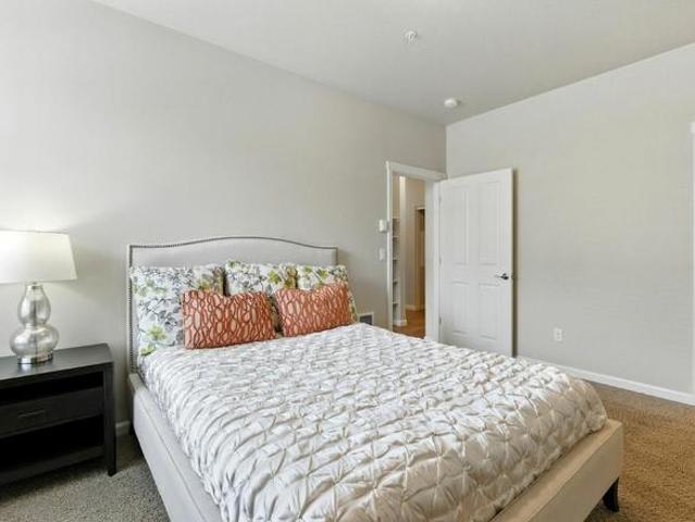 1 Br, 1 bath, Apartment 2201 NE 112th Ave