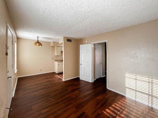 1 Br, 1 bath, Apartment 2201 Stella St