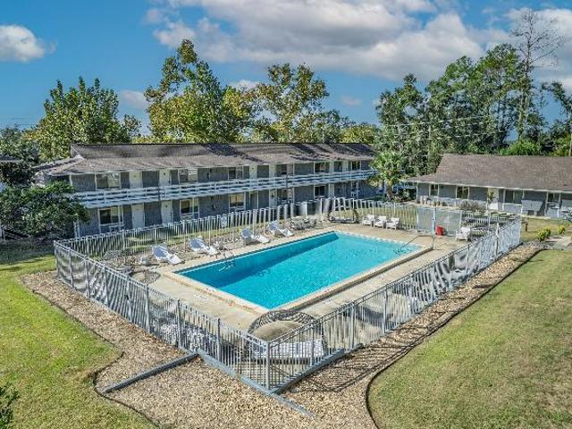 1 Br, 1 bath, Apartment 2202 W Pensacola St