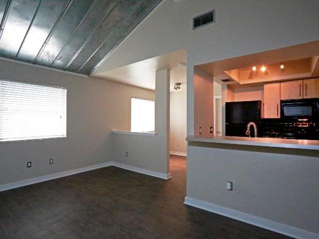 1 Br, 1 bath, Apartment 2208 S 5th Street