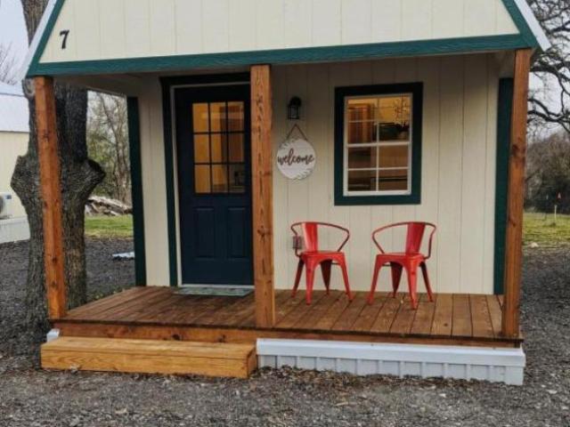 1 Br, 1 bath, Apartment 220 Davis Ford Ln