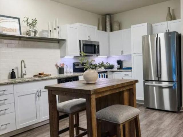 1 Br, 1 bath, Apartment 2211 Hillsborough Rd