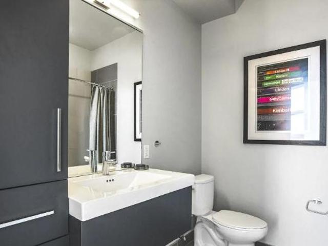 1 Br, 1 bath, Apartment 2211 N Milwaukee Ave