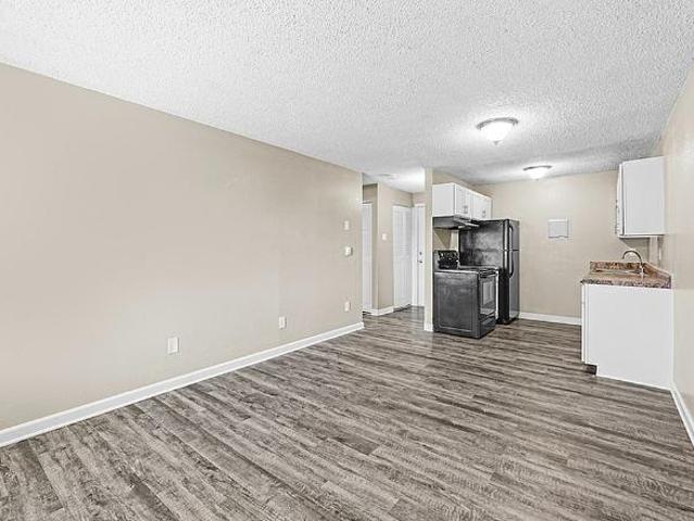 1 Br, 1 bath, Apartment 2211 Pratt Street