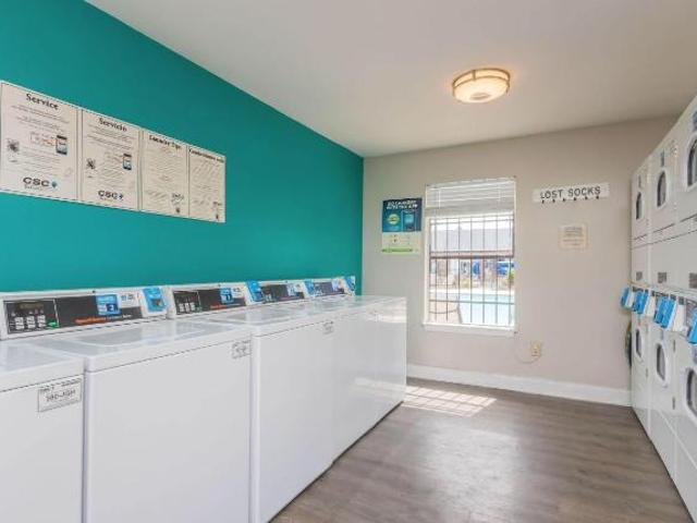 1 Br, 1 bath, Apartment 221 Eisenhower Dr