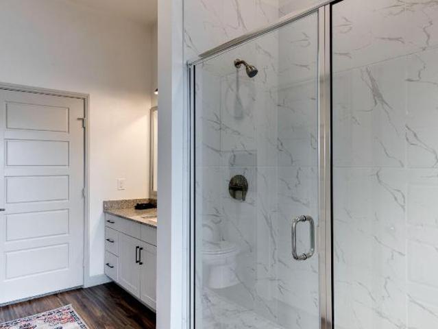 1 Br, 1 bath, Apartment 2223 Hawes Avenue
