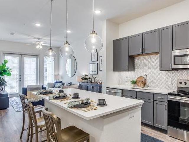 1 Br, 1 bath, Apartment 2220 Pinegate Dr